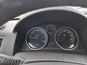 Blue Opel Astra 2007 in Riga, with an engine capacity of 1.90 L and mileage of 305 thousand km for 800 €, photo 7 on AUTOMOTO.COM.LV