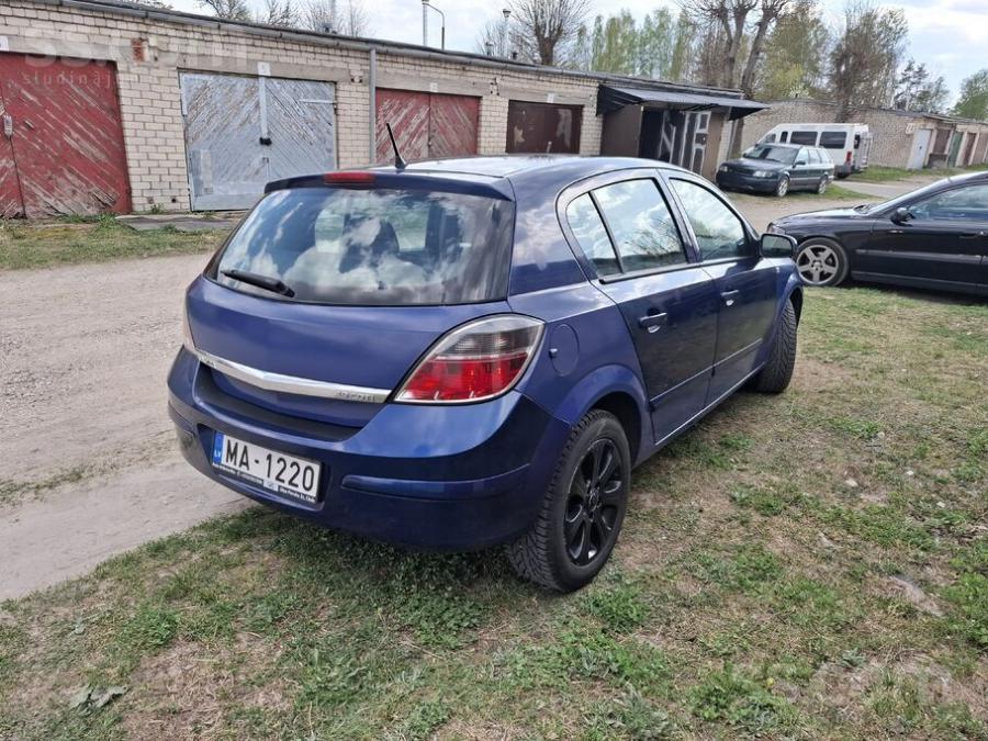 Blue Opel Astra 2007 in Riga, with an engine capacity of 1.90 L and mileage of 305 thousand km for 800 €, photo 11 on AUTOMOTO.COM.LV
