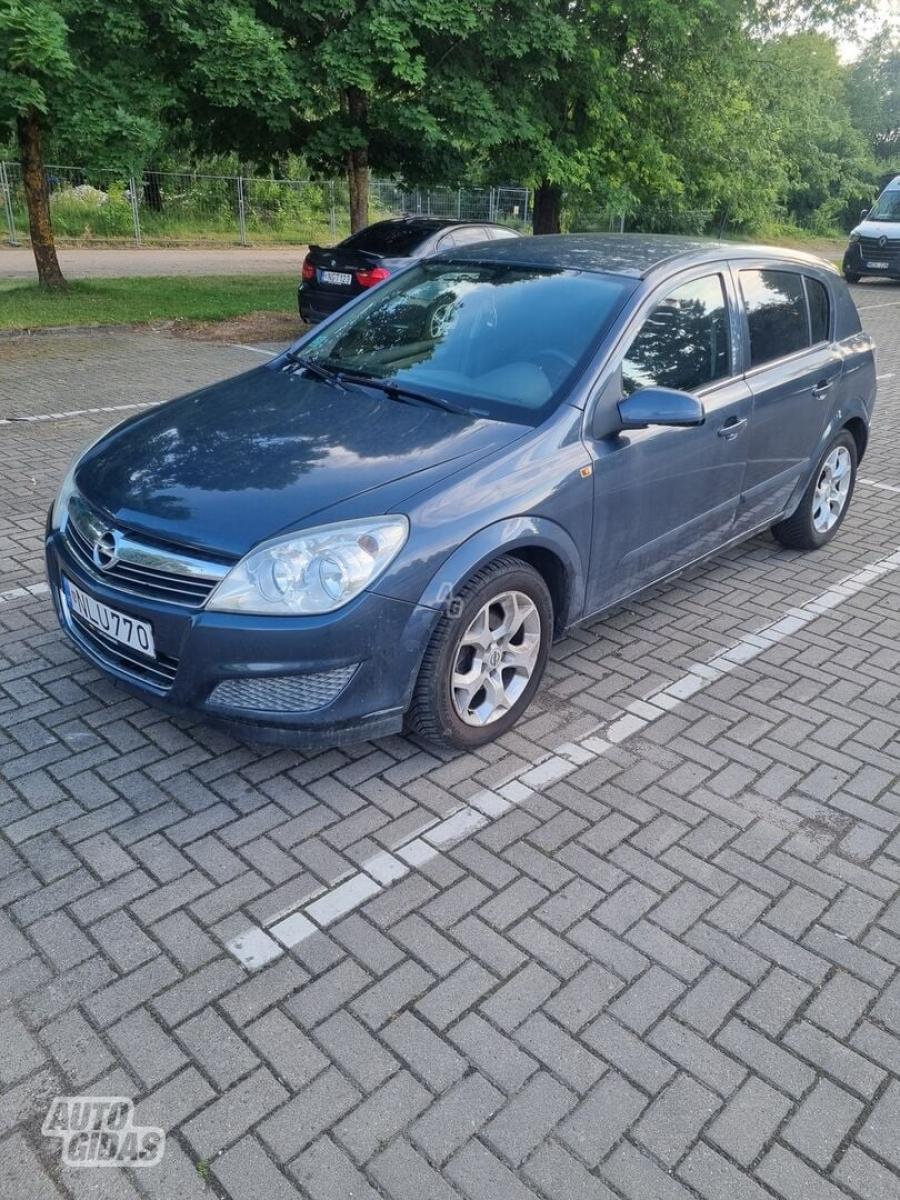Blue Opel Astra 2007 in Trakai, with an engine capacity of 1.30 L and mileage of 312 thousand km for 650 €, photo 1 on AUTOMOTO.COM.LV
