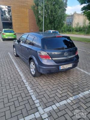 Blue Opel Astra 2007 in Trakai, with an engine capacity of 1.30 L and mileage of 312 thousand km for 650 €, photo 4 on AUTOMOTO.COM.LV