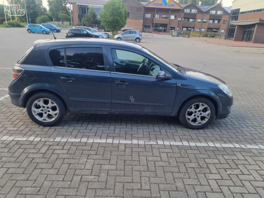 Blue Opel Astra 2007 in Trakai, with an engine capacity of 1.30 L and mileage of 312 thousand km for 650 €, photo 7 on AUTOMOTO.COM.LV