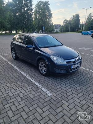 Blue Opel Astra 2007 in Trakai, with an engine capacity of 1.30 L and mileage of 312 thousand km for 650 €, photo 8 on AUTOMOTO.COM.LV