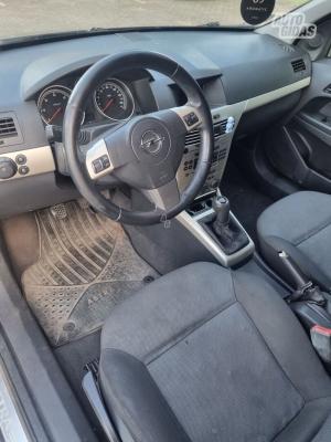 Blue Opel Astra 2007 in Trakai, with an engine capacity of 1.30 L and mileage of 312 thousand km for 650 €, photo 9 on AUTOMOTO.COM.LV