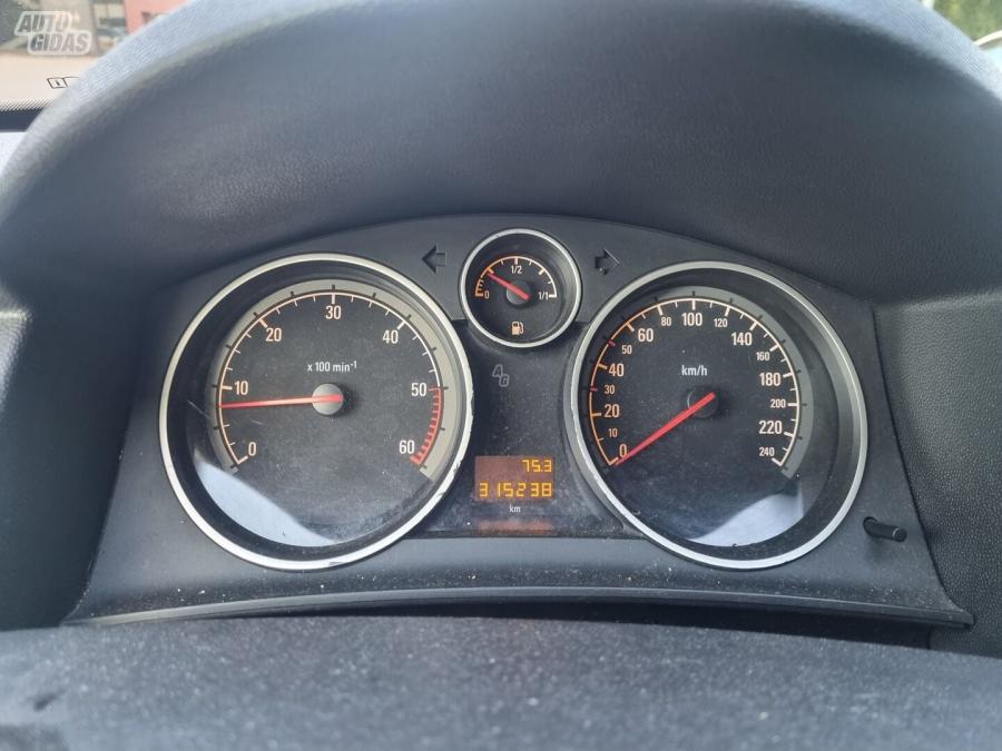 Blue Opel Astra 2007 in Trakai, with an engine capacity of 1.30 L and mileage of 312 thousand km for 650 €, photo 10 on AUTOMOTO.COM.LV