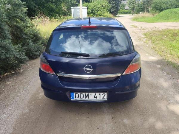 Blue Opel Astra 2007 in Kretinga, with an engine capacity of 0.00 L and mileage of 235 thousand km for 750 €, photo 5 on AUTOMOTO.COM.LV