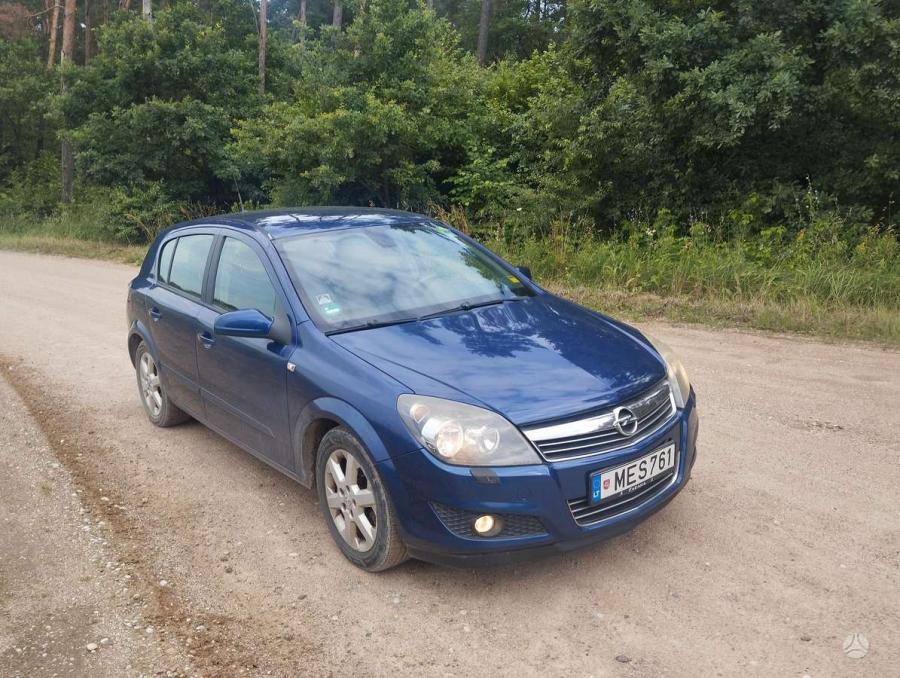 Blue Opel Astra 2007 in Trakai, with an engine capacity of 0.00 L and mileage of 301 thousand km for 1199 €, photo 3 on AUTOMOTO.COM.LV