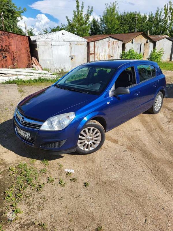 Blue Opel Astra 2007 in Panevezys, with an engine capacity of 1.36 L and mileage of 137 thousand km for 690 €, photo 1 on AUTOMOTO.COM.LV