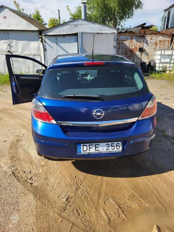 Blue Opel Astra 2007 in Panevezys, with an engine capacity of 1.36 L and mileage of 137 thousand km for 690 €, photo 5 on AUTOMOTO.COM.LV