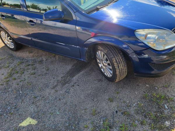 Blue Opel Astra 2007 in Panevezys, with an engine capacity of 1.36 L and mileage of 137 thousand km for 690 €, photo 6 on AUTOMOTO.COM.LV