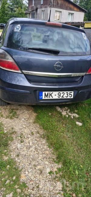 Blue Opel Astra 2007 in Riga, with an engine capacity of 1.70 L and mileage of 308 thousand km for 1300 €, photo 3 on AUTOMOTO.COM.LV