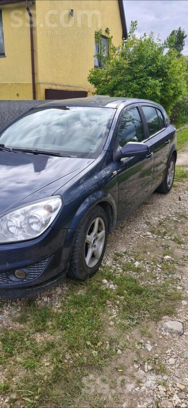 Blue Opel Astra 2007 in Riga, with an engine capacity of 1.70 L and mileage of 308 thousand km for 1300 €, photo 3 on AUTOMOTO.COM.LV