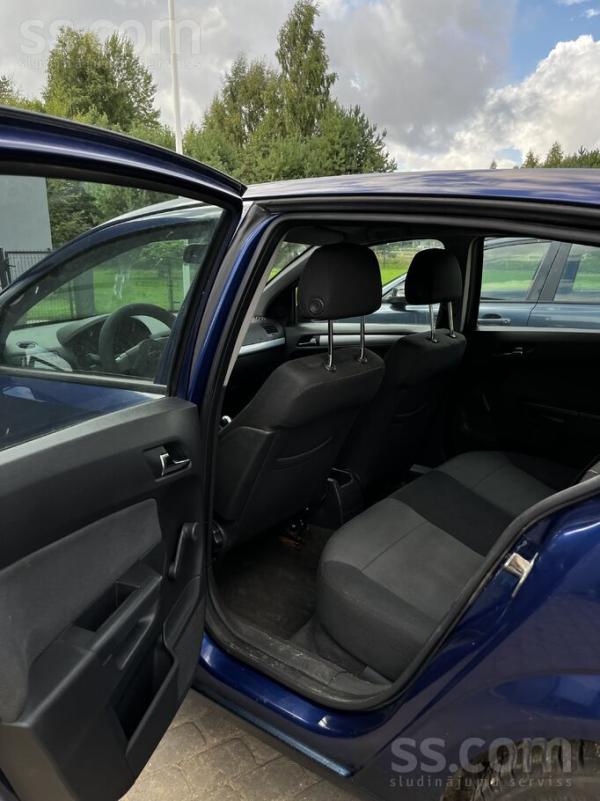 Zils Opel Astra 2007 Valmiera, ar dzinēja tilpumu 1.60 L un nobraukumu 186 tūkst. km par 1000 €, foto 4 vietnē AUTOMOTO.COM.LV
