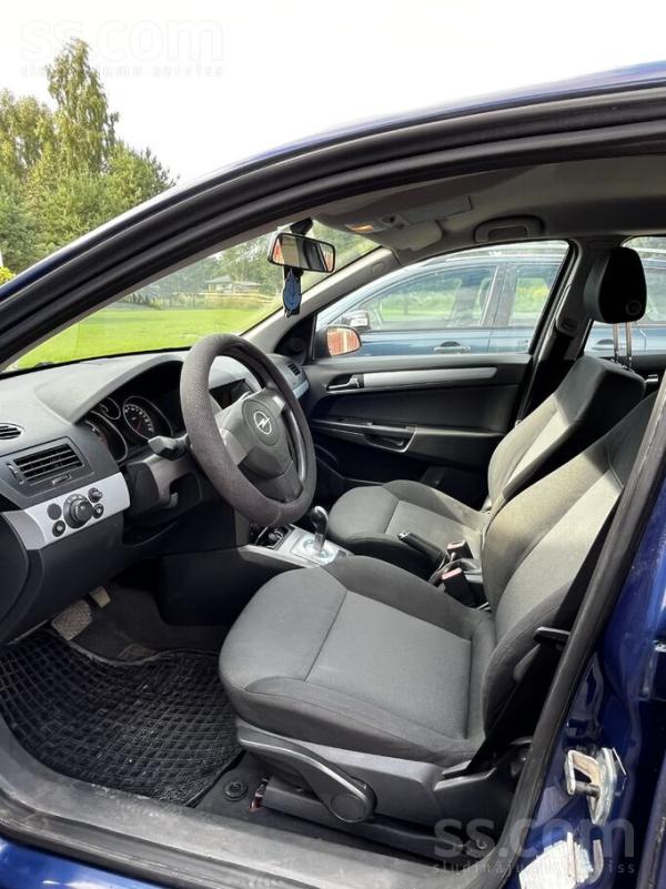 Zils Opel Astra 2007 Valmiera, ar dzinēja tilpumu 1.60 L un nobraukumu 186 tūkst. km par 1000 €, foto 5 vietnē AUTOMOTO.COM.LV