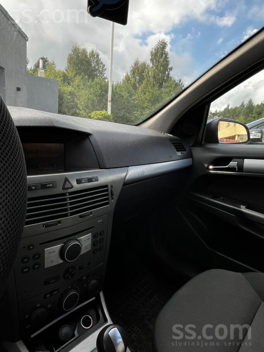 Zils Opel Astra 2007 Valmiera, ar dzinēja tilpumu 1.60 L un nobraukumu 186 tūkst. km par 1000 €, foto 7 vietnē AUTOMOTO.COM.LV