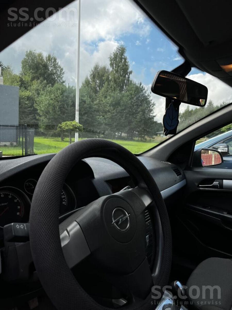 Zils Opel Astra 2007 Valmiera, ar dzinēja tilpumu 1.60 L un nobraukumu 186 tūkst. km par 1000 €, foto 8 vietnē AUTOMOTO.COM.LV