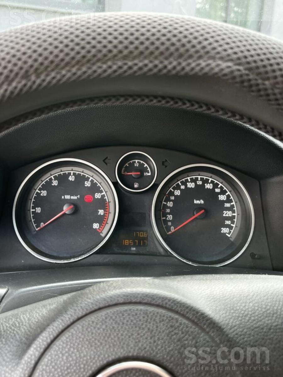 Zils Opel Astra 2007 Valmiera, ar dzinēja tilpumu 1.60 L un nobraukumu 186 tūkst. km par 1000 €, foto 9 vietnē AUTOMOTO.COM.LV