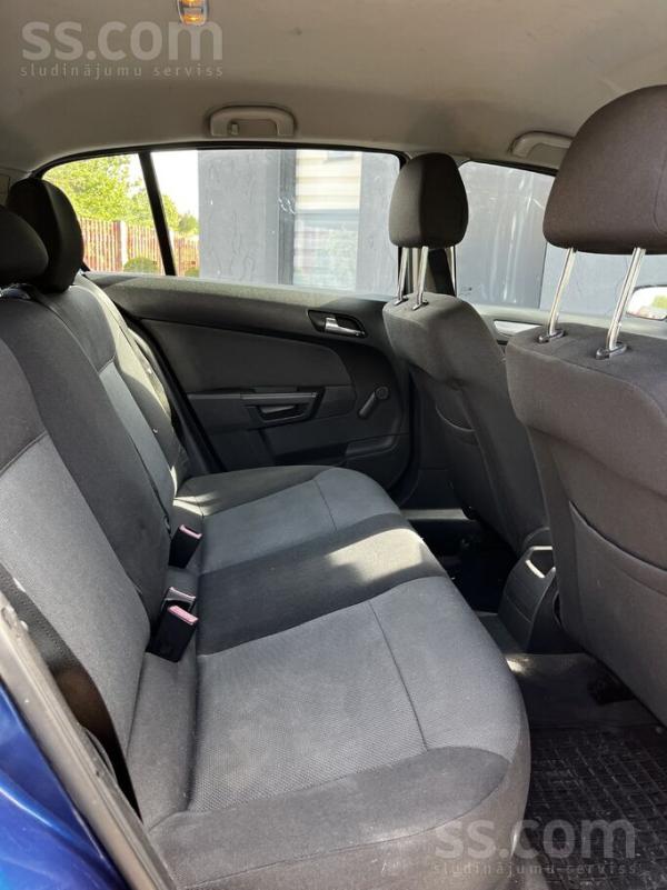 Zils Opel Astra 2007 Valmiera, ar dzinēja tilpumu 1.60 L un nobraukumu 186 tūkst. km par 1000 €, foto 9 vietnē AUTOMOTO.COM.LV