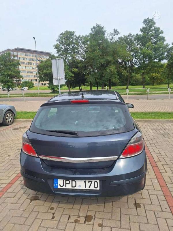 Zils Opel Astra 2007 Alīta, ar dzinēja tilpumu 1.91 L un nobraukumu 261 tūkst. km par 2000 €, foto 3 vietnē AUTOMOTO.COM.LV