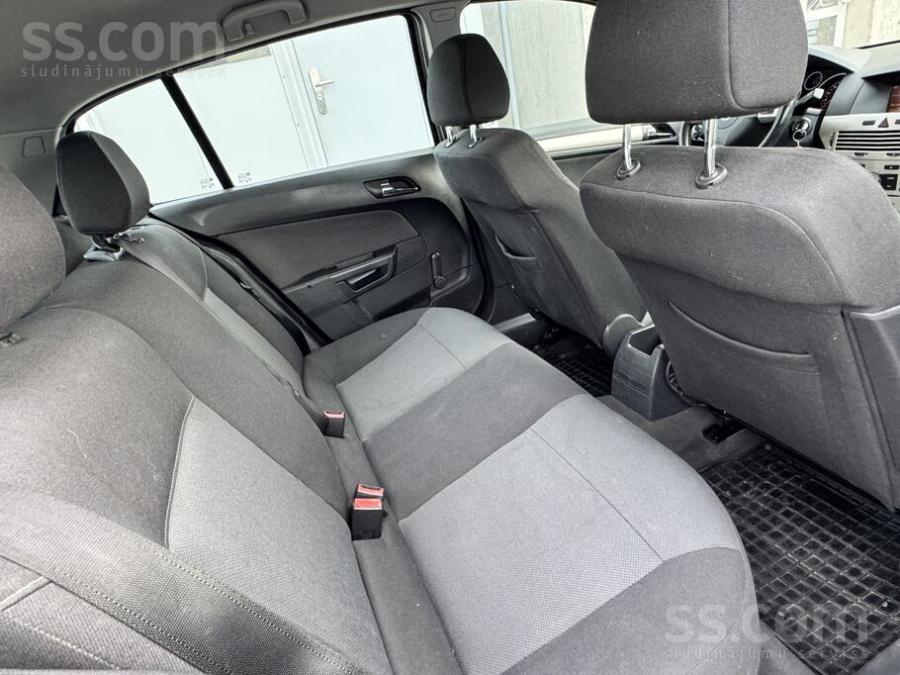 Zils Opel Astra 2007 Daugavpils, ar dzinēja tilpumu 1.70 L un nobraukumu 0 tūkst. km par 1250 €, foto 19 vietnē AUTOMOTO.COM.LV