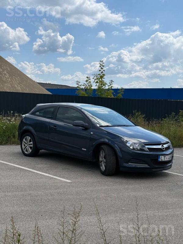 Blue Opel Astra 2007 in Daugavpils, with an engine capacity of 1.70 L and mileage of 250 thousand km for 1350 €, photo 3 on AUTOMOTO.COM.LV