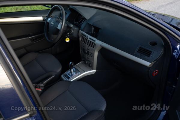 Blue Opel Astra 2008 in Tartu, with an engine capacity of 1.60 L and mileage of 107 thousand km for 2399 €, photo 11 on AUTOMOTO.COM.LV