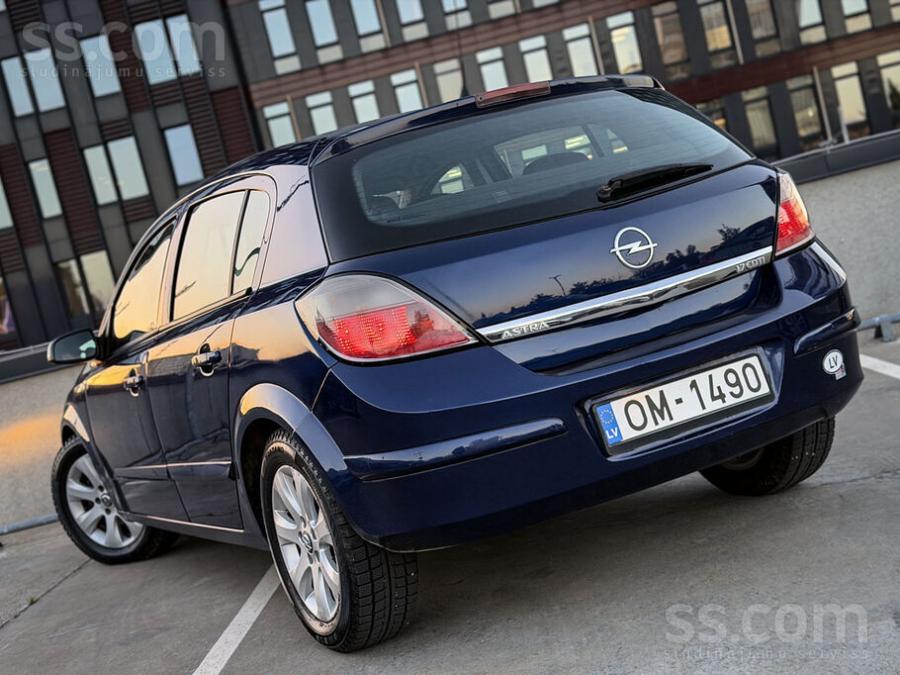 Zils Opel Astra 2008 Rīga, ar dzinēja tilpumu 1.70 L un nobraukumu 351 tūkst. km par 1000 €, foto 4 vietnē AUTOMOTO.COM.LV