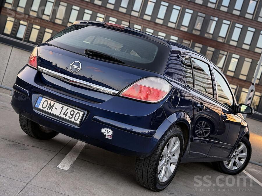 Zils Opel Astra 2008 Rīga, ar dzinēja tilpumu 1.70 L un nobraukumu 351 tūkst. km par 1000 €, foto 5 vietnē AUTOMOTO.COM.LV
