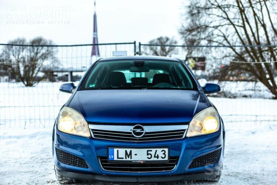 Zils Opel Astra 2009 Rīga, ar dzinēja tilpumu 1.30 L un nobraukumu 358 tūkst. km par 2290 €, foto 4 vietnē AUTOMOTO.COM.LV