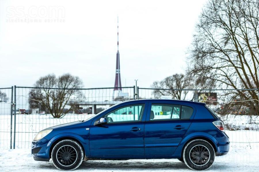 Zils Opel Astra 2009 Rīga, ar dzinēja tilpumu 1.30 L un nobraukumu 358 tūkst. km par 2290 €, foto 5 vietnē AUTOMOTO.COM.LV