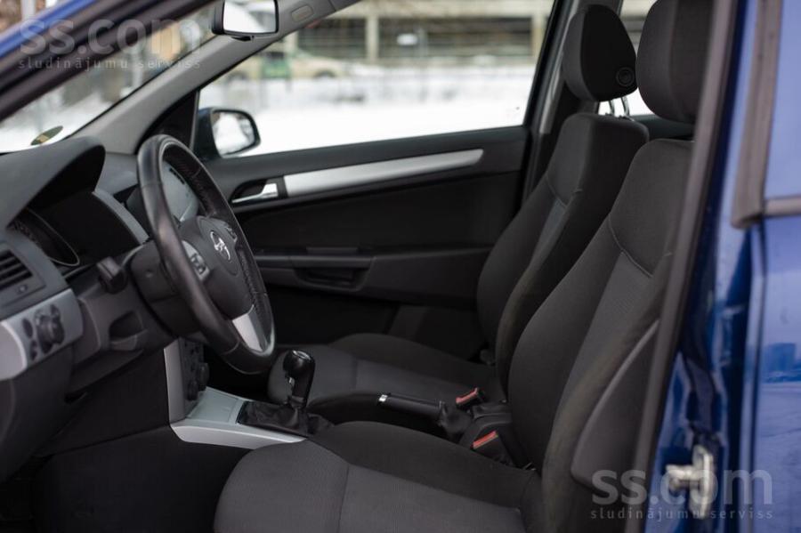 Zils Opel Astra 2009 Rīga, ar dzinēja tilpumu 1.30 L un nobraukumu 358 tūkst. km par 2290 €, foto 12 vietnē AUTOMOTO.COM.LV