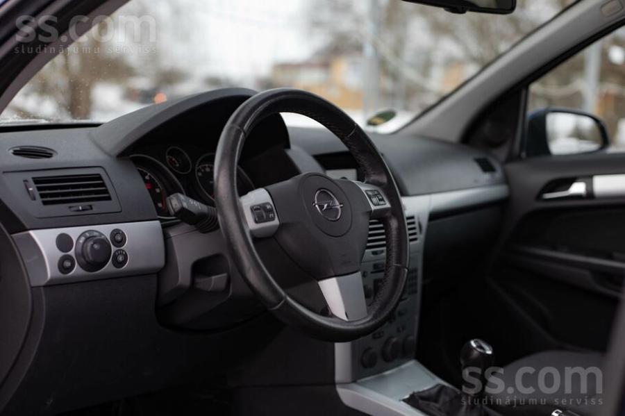 Zils Opel Astra 2009 Rīga, ar dzinēja tilpumu 1.30 L un nobraukumu 358 tūkst. km par 2290 €, foto 13 vietnē AUTOMOTO.COM.LV