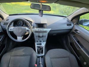Blue Opel Astra 2009 in Utena, with an engine capacity of 1.36 L and mileage of 192 thousand km for 1100 €, photo 9 on AUTOMOTO.COM.LV