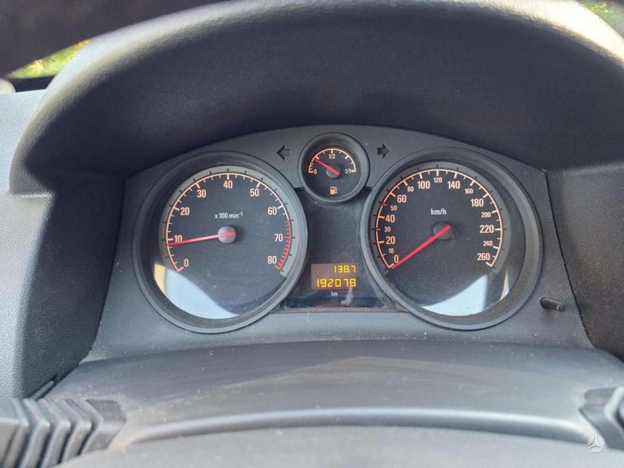 Blue Opel Astra 2009 in Utena, with an engine capacity of 1.36 L and mileage of 192 thousand km for 1100 €, photo 14 on AUTOMOTO.COM.LV