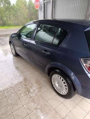 Blue Opel Astra 2009 in Klaipeda, with an engine capacity of 1.40 L and mileage of 168 thousand km for 1100 €, photo 3 on AUTOMOTO.COM.LV