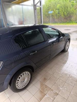 Blue Opel Astra 2009 in Klaipeda, with an engine capacity of 1.40 L and mileage of 168 thousand km for 1100 €, photo 4 on AUTOMOTO.COM.LV