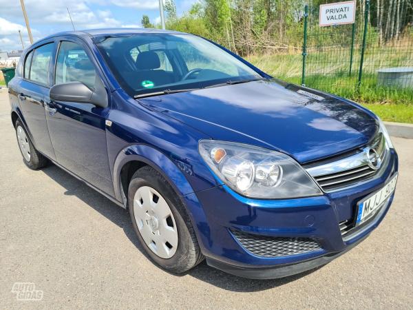 Blue Opel Astra 2009 in Utena, with an engine capacity of 1.40 L and mileage of 199 thousand km for 2700 €, photo 3 on AUTOMOTO.COM.LV