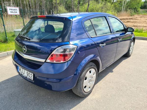 Blue Opel Astra 2009 in Utena, with an engine capacity of 1.40 L and mileage of 199 thousand km for 2700 €, photo 4 on AUTOMOTO.COM.LV