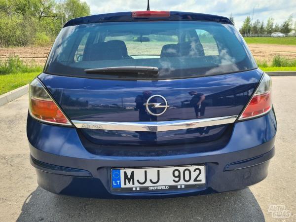 Blue Opel Astra 2009 in Utena, with an engine capacity of 1.40 L and mileage of 199 thousand km for 2700 €, photo 5 on AUTOMOTO.COM.LV