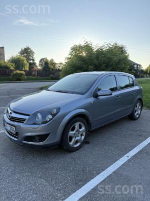 Zils Opel Astra 2009 Kuldīga, ar dzinēja tilpumu 1.60 L un nobraukumu 180 tūkst. km par 3000 €, foto  vietnē AUTOMOTO.COM.LV