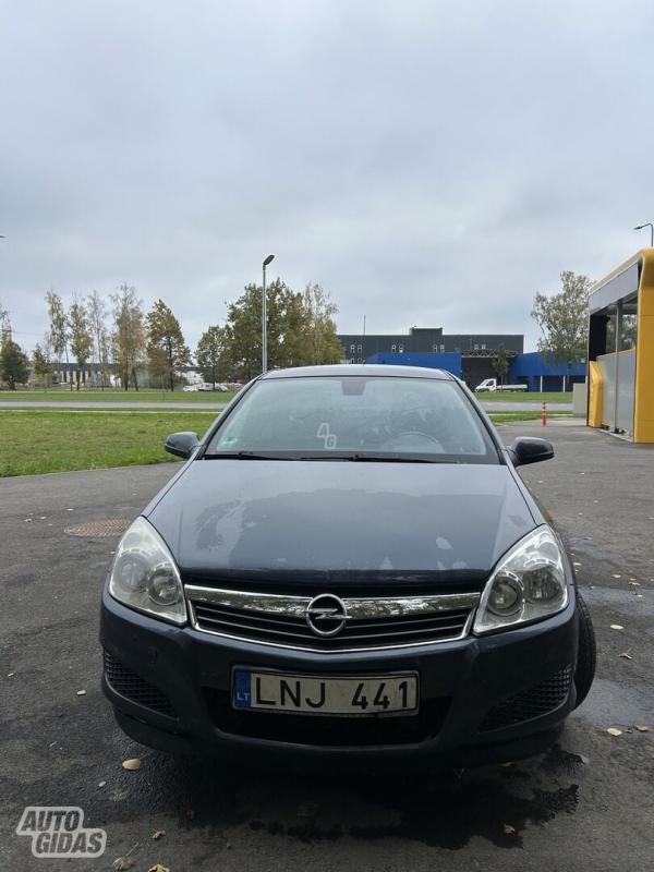 Blue Opel Astra 2009 in Kaunas, with an engine capacity of 1.90 L and mileage of 238 thousand km for 1500 €, photo 1 on AUTOMOTO.COM.LV