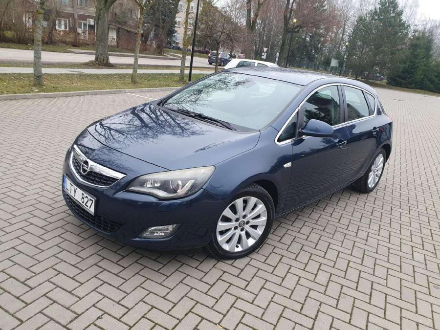 Blue Opel Astra 2010 in Vilkaviskis, with an engine capacity of 1.96 L and mileage of 320 thousand km for 2700 €, photo 1 on AUTOMOTO.COM.LV