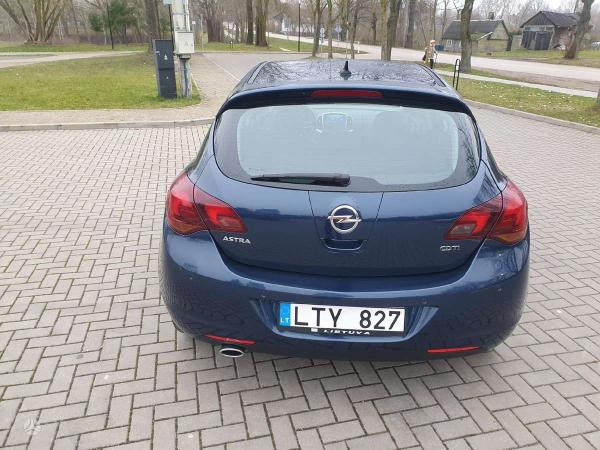 Blue Opel Astra 2010 in Vilkaviskis, with an engine capacity of 1.96 L and mileage of 320 thousand km for 2700 €, photo 2 on AUTOMOTO.COM.LV