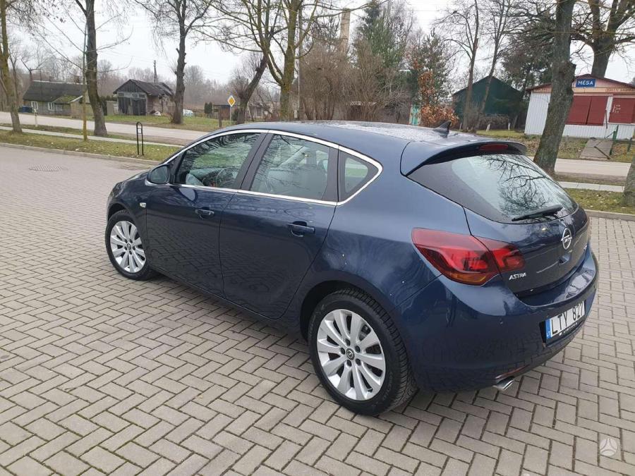 Blue Opel Astra 2010 in Vilkaviskis, with an engine capacity of 1.96 L and mileage of 320 thousand km for 2700 €, photo 4 on AUTOMOTO.COM.LV