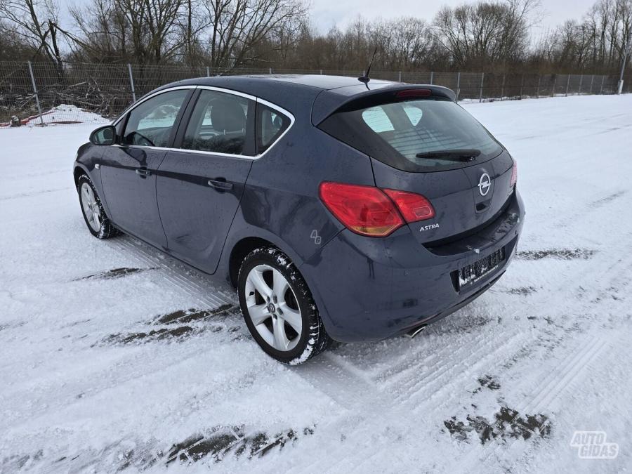 Zils Opel Astra 2010 Marijampole, ar dzinēja tilpumu 1.40 L un nobraukumu 216 tūkst. km par 2750 €, foto 4 vietnē AUTOMOTO.COM.LV