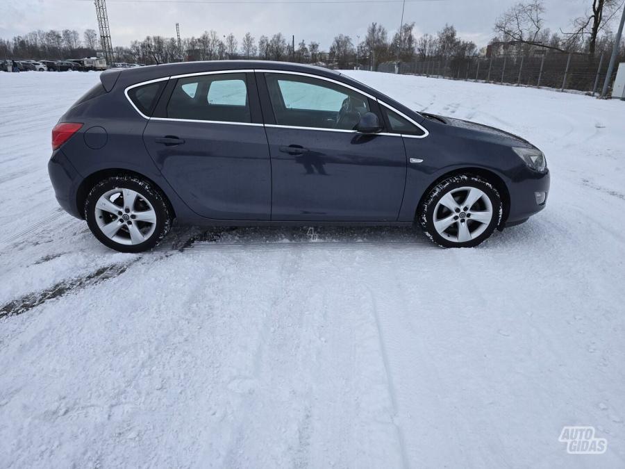 Zils Opel Astra 2010 Marijampole, ar dzinēja tilpumu 1.40 L un nobraukumu 216 tūkst. km par 2750 €, foto 6 vietnē AUTOMOTO.COM.LV