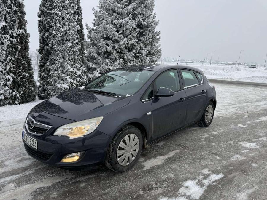 Blue Opel Astra 2010 in Klaipeda, with an engine capacity of 1.69 L and mileage of 275 thousand km for 2050 €, photo 1 on AUTOMOTO.COM.LV