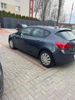 Blue Opel Astra 2010 in Klaipeda, with an engine capacity of 1.69 L and mileage of 275 thousand km for 2050 €, photo 8 on AUTOMOTO.COM.LV