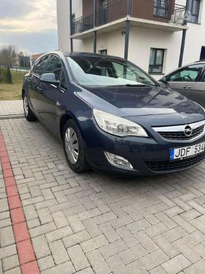 Blue Opel Astra 2010 in Klaipeda, with an engine capacity of 1.69 L and mileage of 275 thousand km for 2050 €, photo 9 on AUTOMOTO.COM.LV