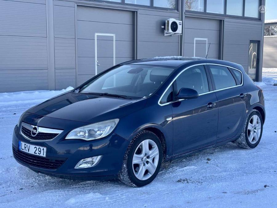 Zils Opel Astra 2010 Viļņa, ar dzinēja tilpumu 1.69 L un nobraukumu 320 tūkst. km par 2100 €, foto 1 vietnē AUTOMOTO.COM.LV