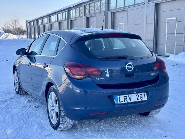 Zils Opel Astra 2010 Viļņa, ar dzinēja tilpumu 1.69 L un nobraukumu 320 tūkst. km par 2100 €, foto 3 vietnē AUTOMOTO.COM.LV